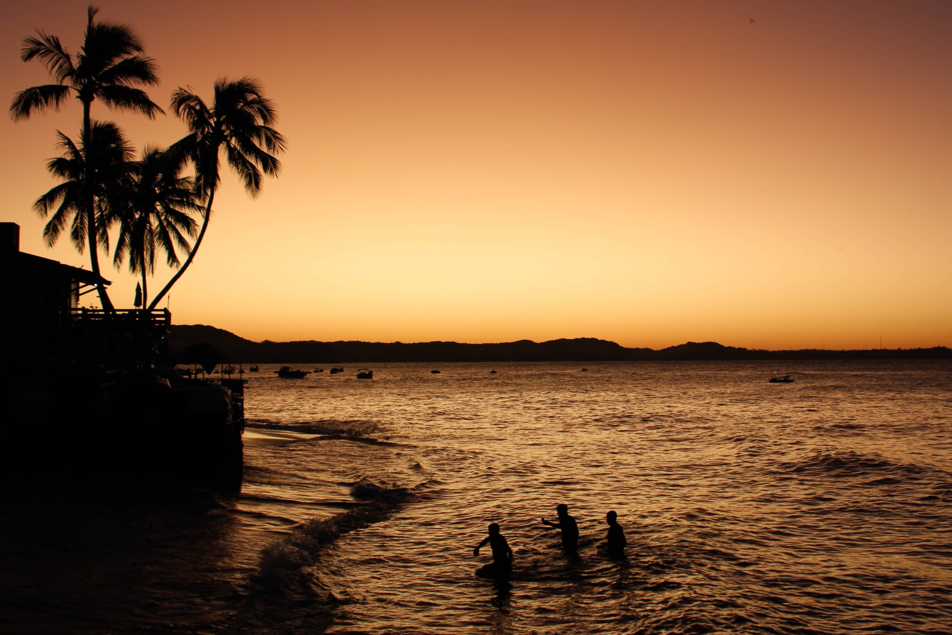 Pôr do Sol Fascinante na Praia do Centro de Pipa: Experiência Única